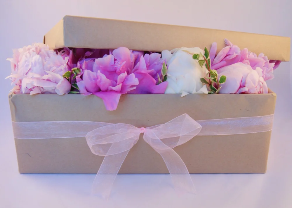 DIY Floral Box Arrangement — Hello Ivy & Eve