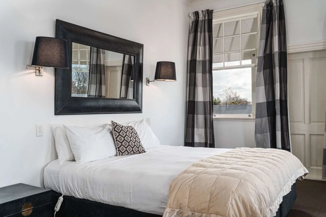 Rooms & Suites — The White Swan