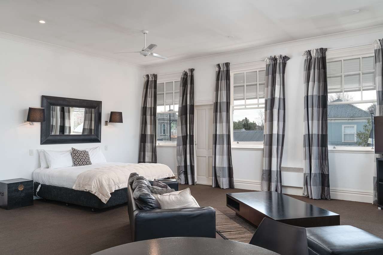 Rooms & Suites — The White Swan