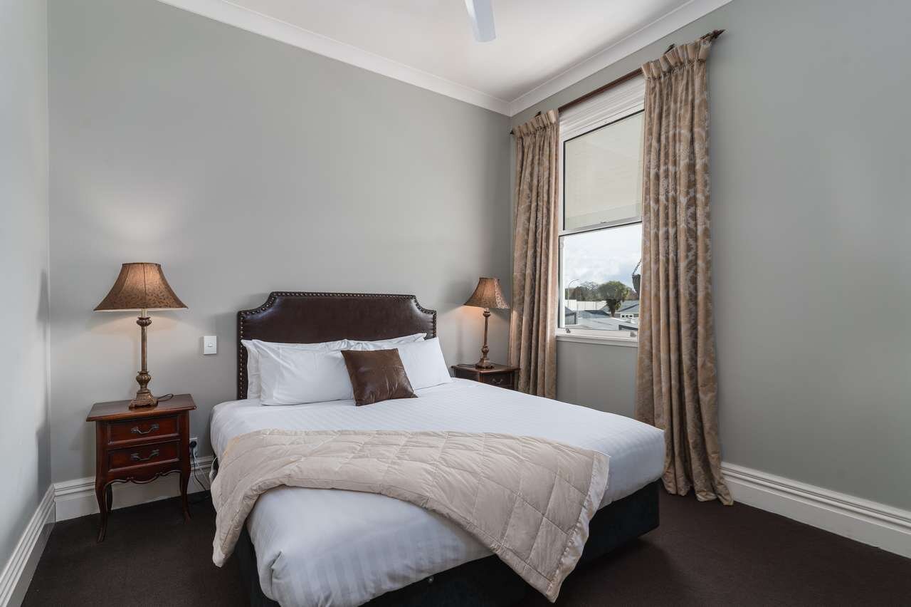 Rooms & Suites — The White Swan