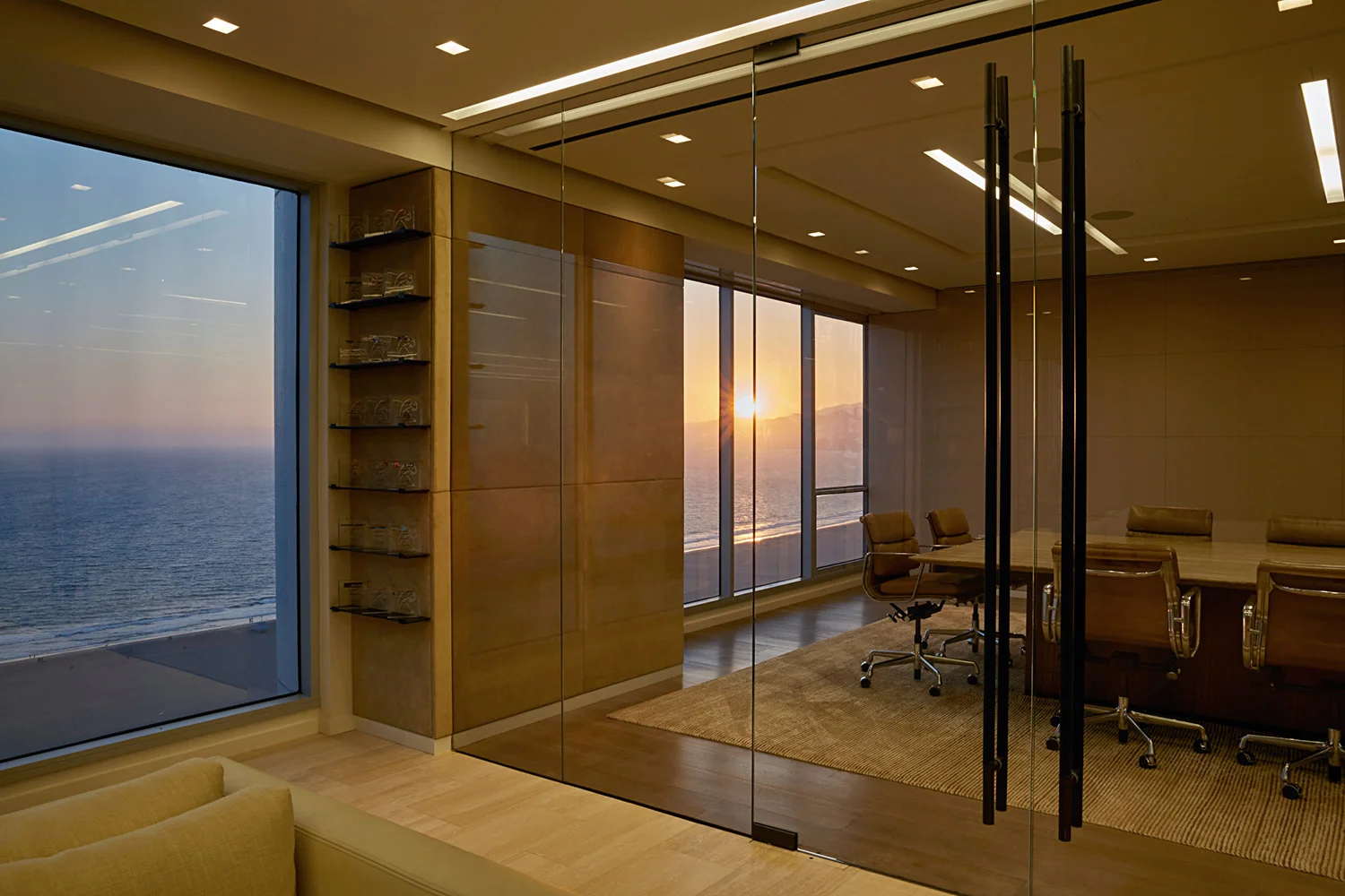 Santa Monica Warm Modern Office — Natasha Baradaran