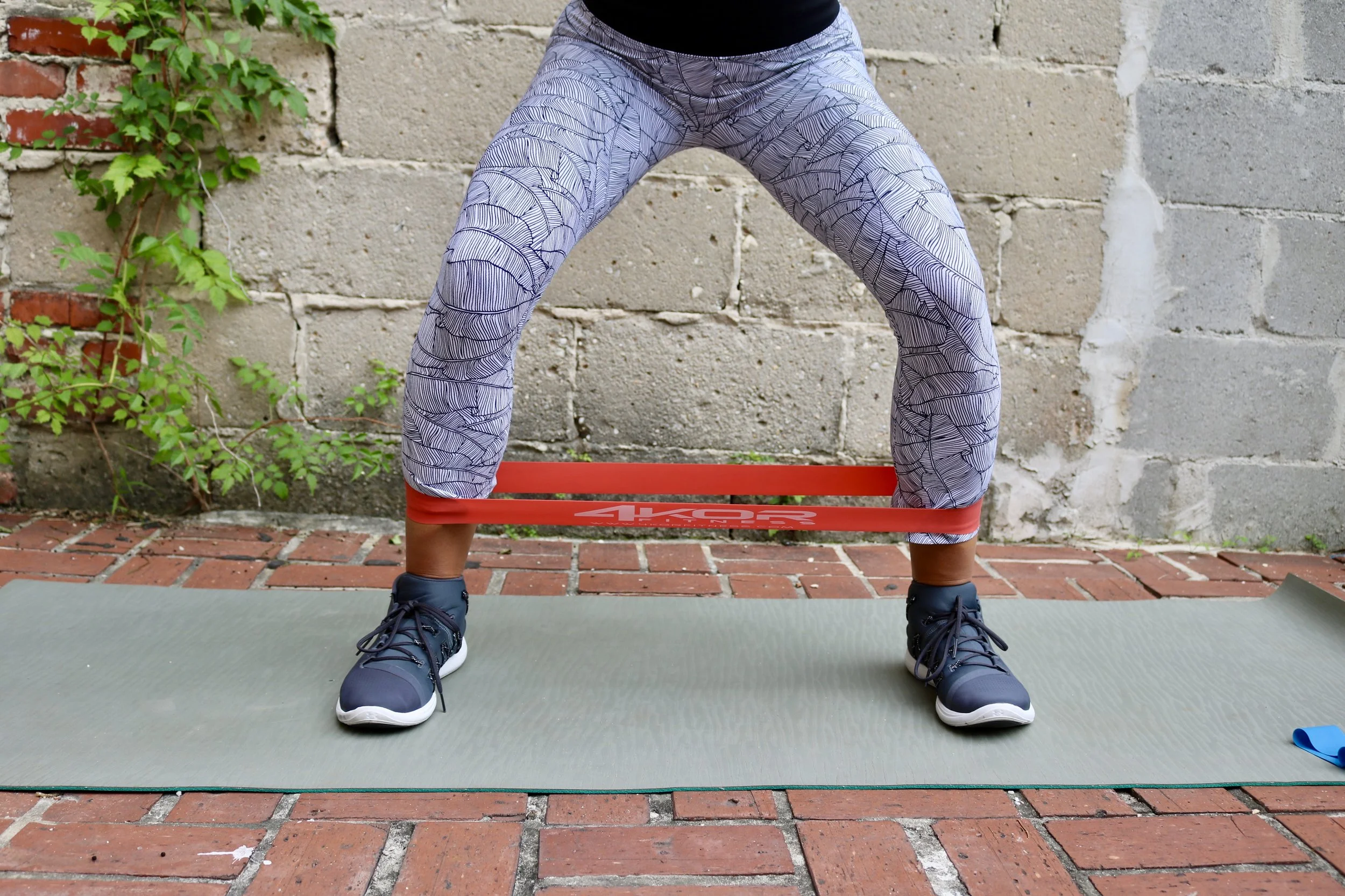 10 Minute Booty Burnin' Band Workout - Katie Sampayo