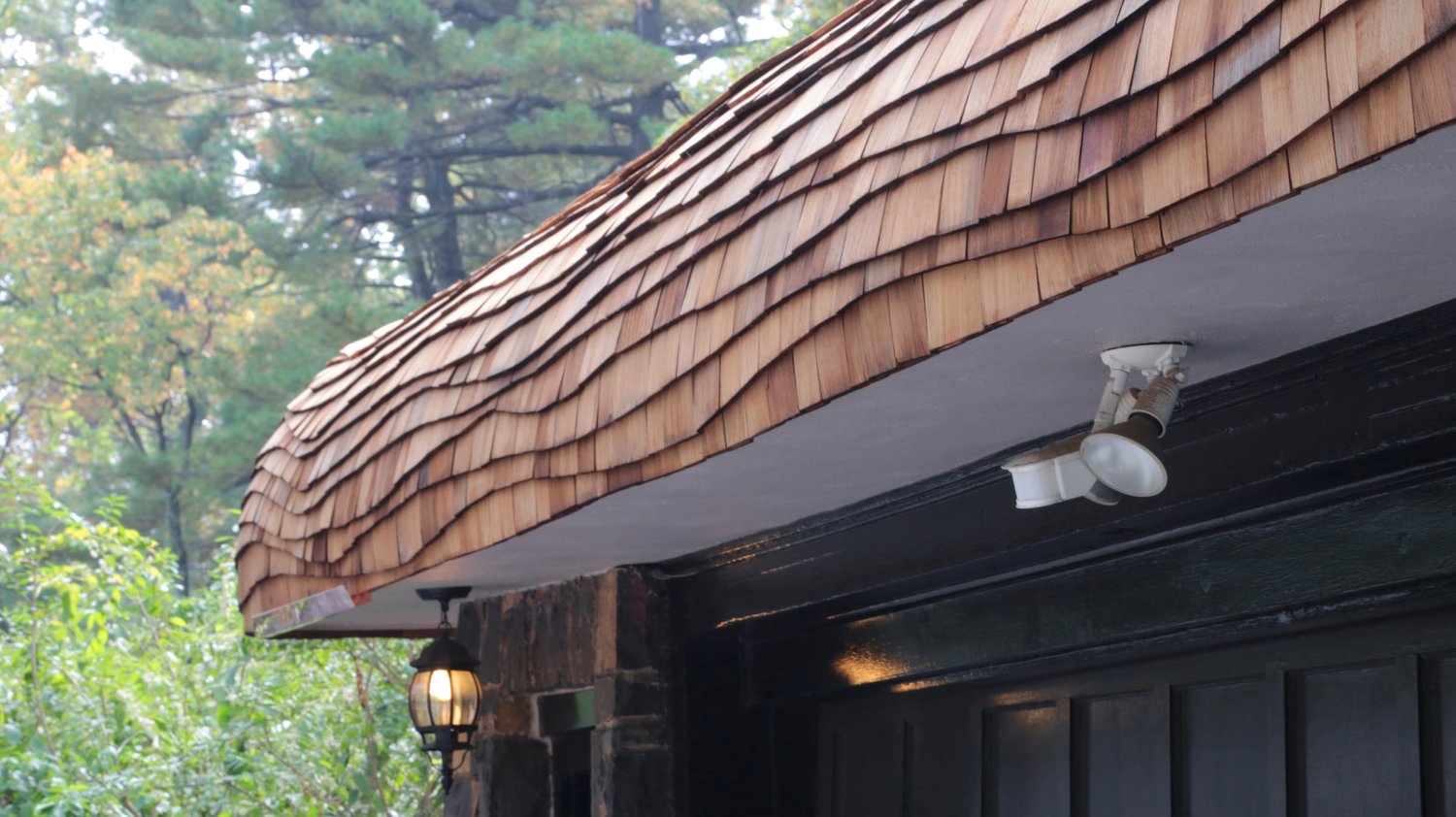 Curved Eaves | Steam-Bent Shingles