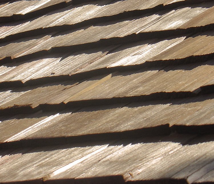 Differences Between Wood Shingles & Wood Shakes | Custom Shingles