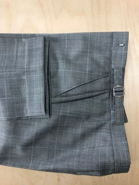 7 TIPS TO FIND THE PERFECT PAIR OF TROUSERS - One Of A Style