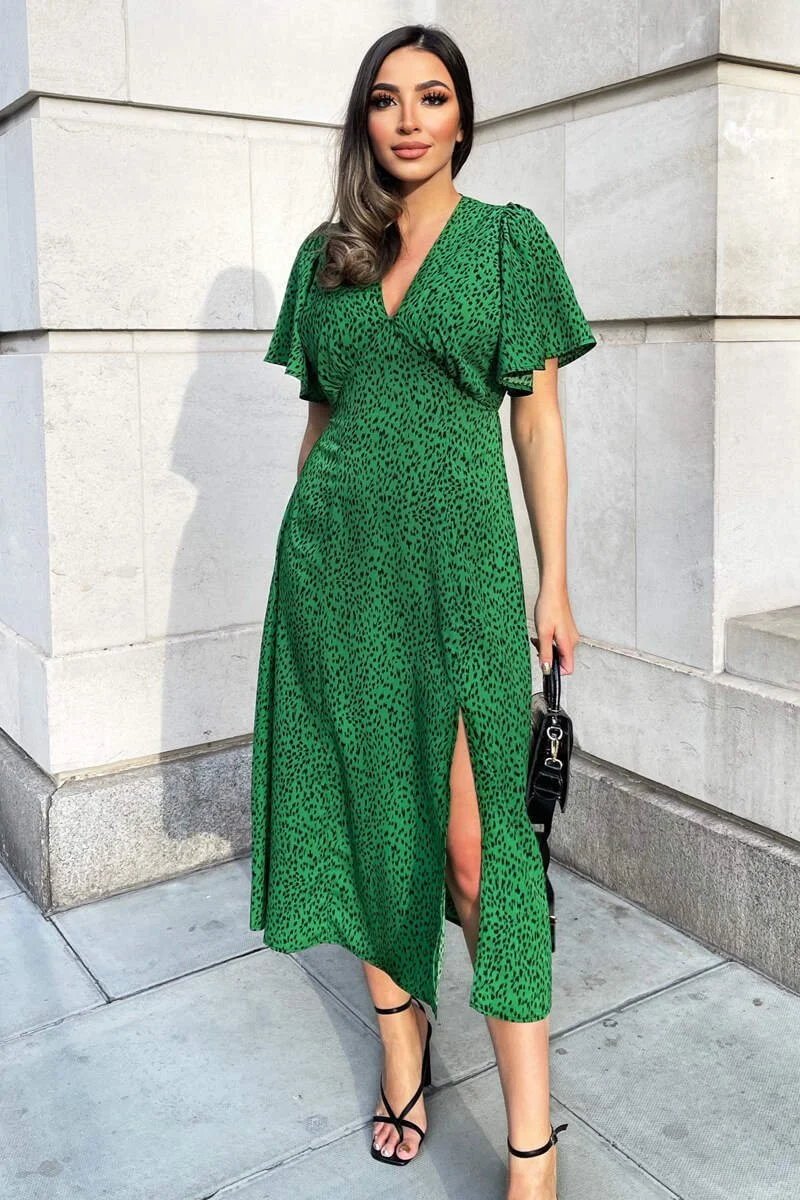 WHAT NECKLINES WORK FOR LARGER BUSTS? PERSONAL STYLIST TIPS - One Of A ...