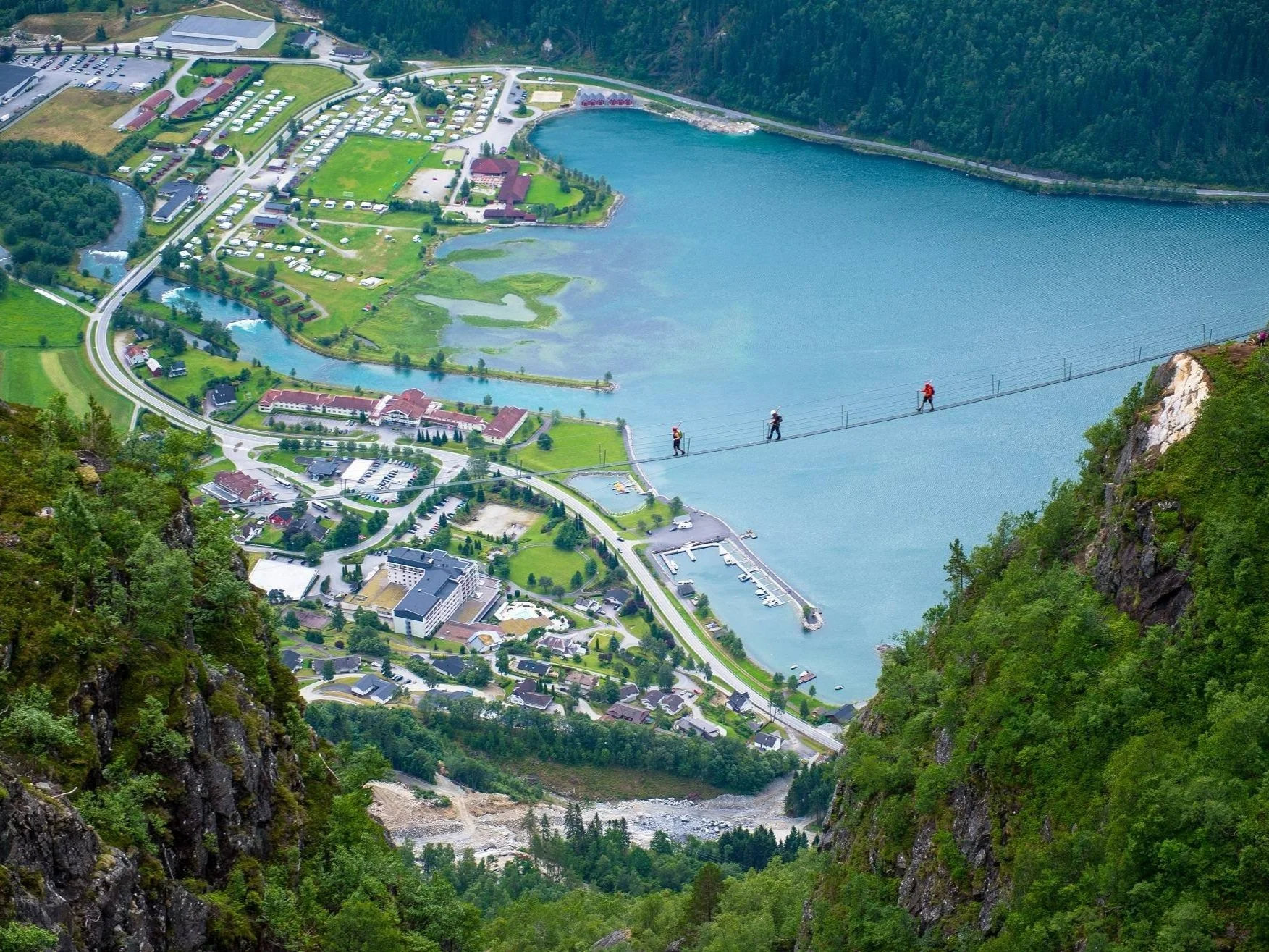 Shuttlebuss - tre daglege avgongar frå Loen til Lovatnet, Lodalen og ...