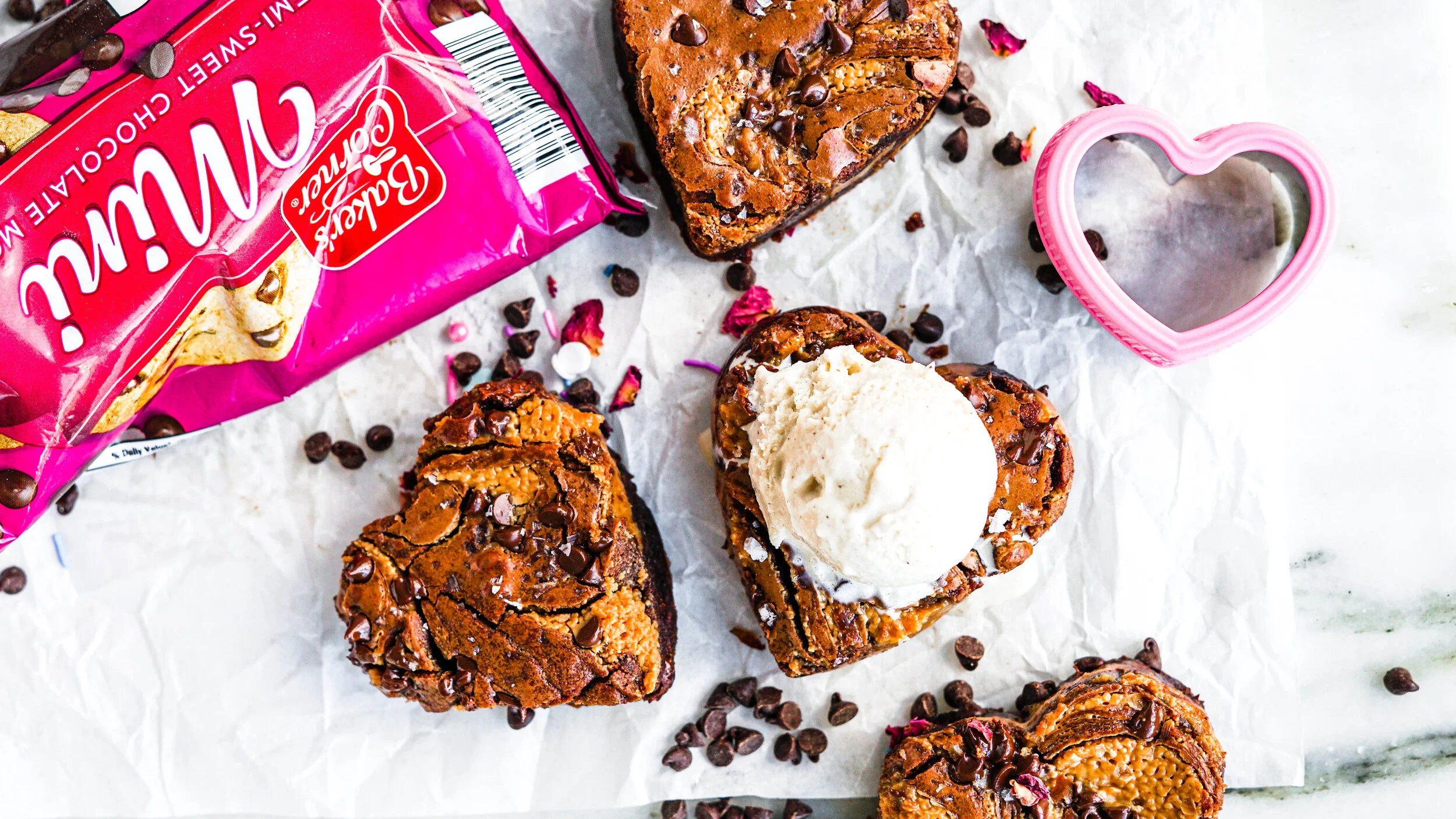 Gooey Chocolate Peanut Butter Brownie Bars With Vanilla Ice Cream