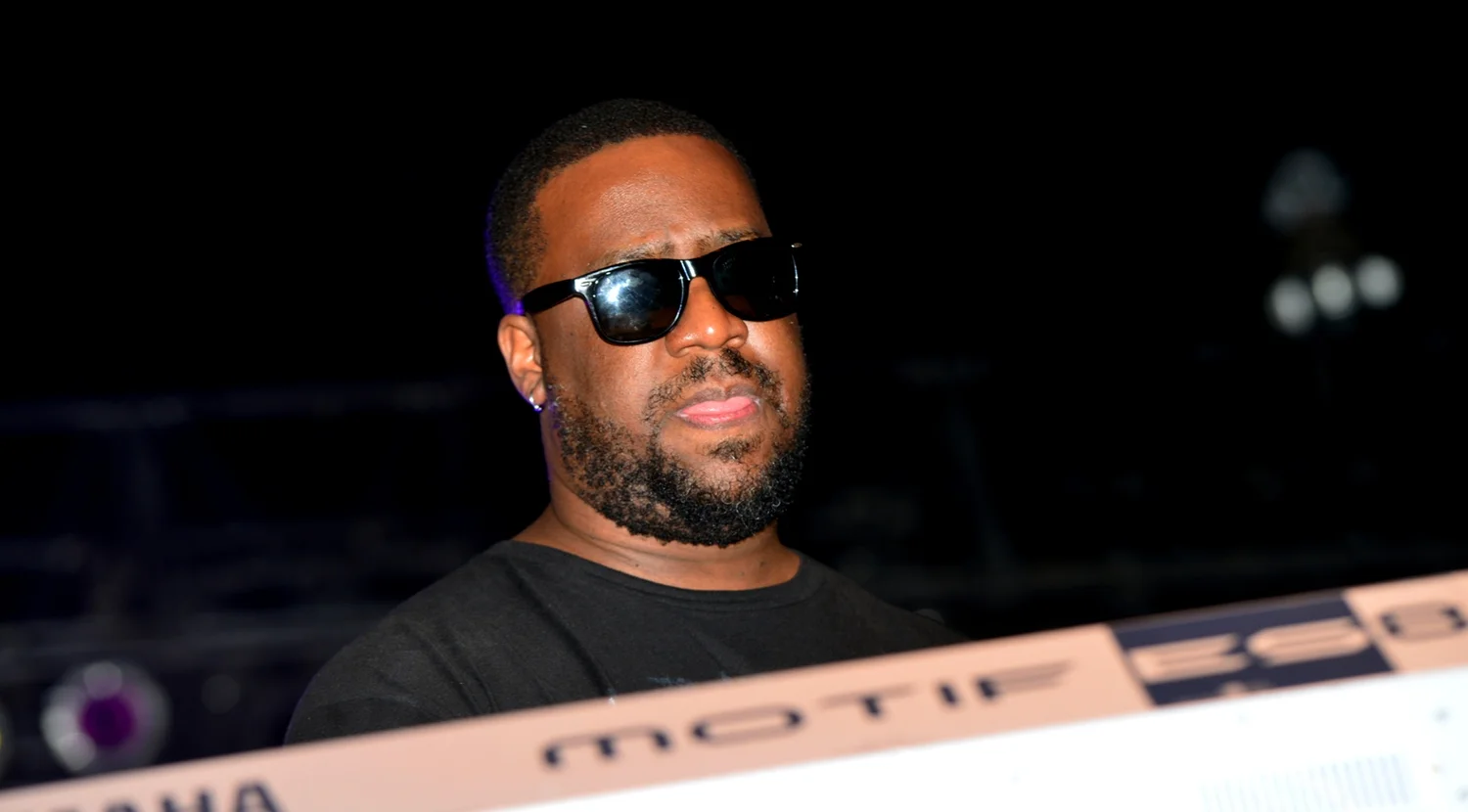 INTERVIEW: With Music as His Guide, Robert Glasper Finds Beauty in ...
