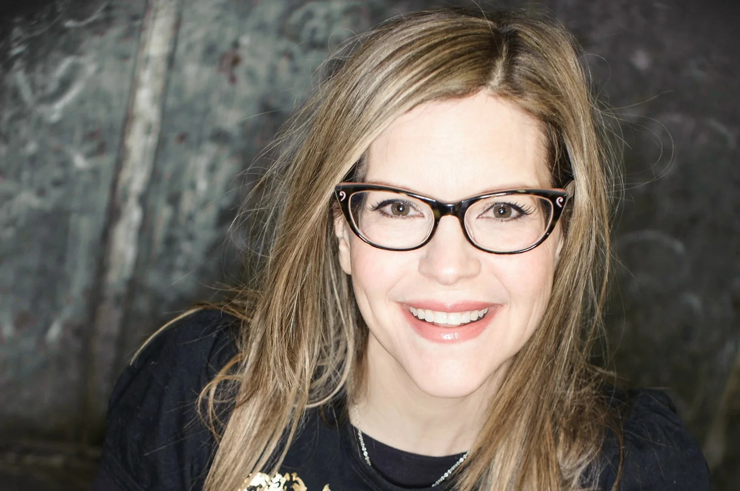 INTERVIEW: From Songbird to Lullaby Girl, Lisa Loeb’s Musical Love ...