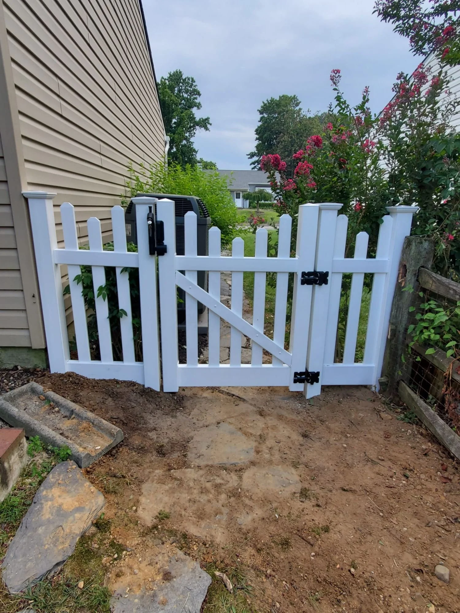 🦀 Completed Fence Pictures - Maryland Decking - Decks, Patios, and Fencing