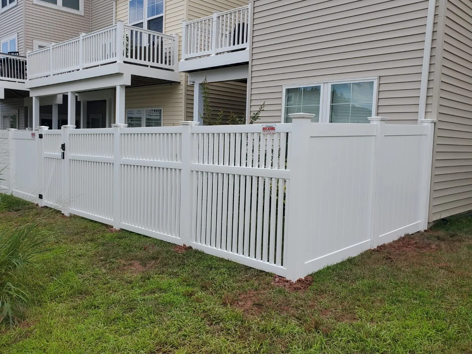 🦀 Picket Vinyl Fence Pictures - Maryland Decking - Decks, Patios, and ...