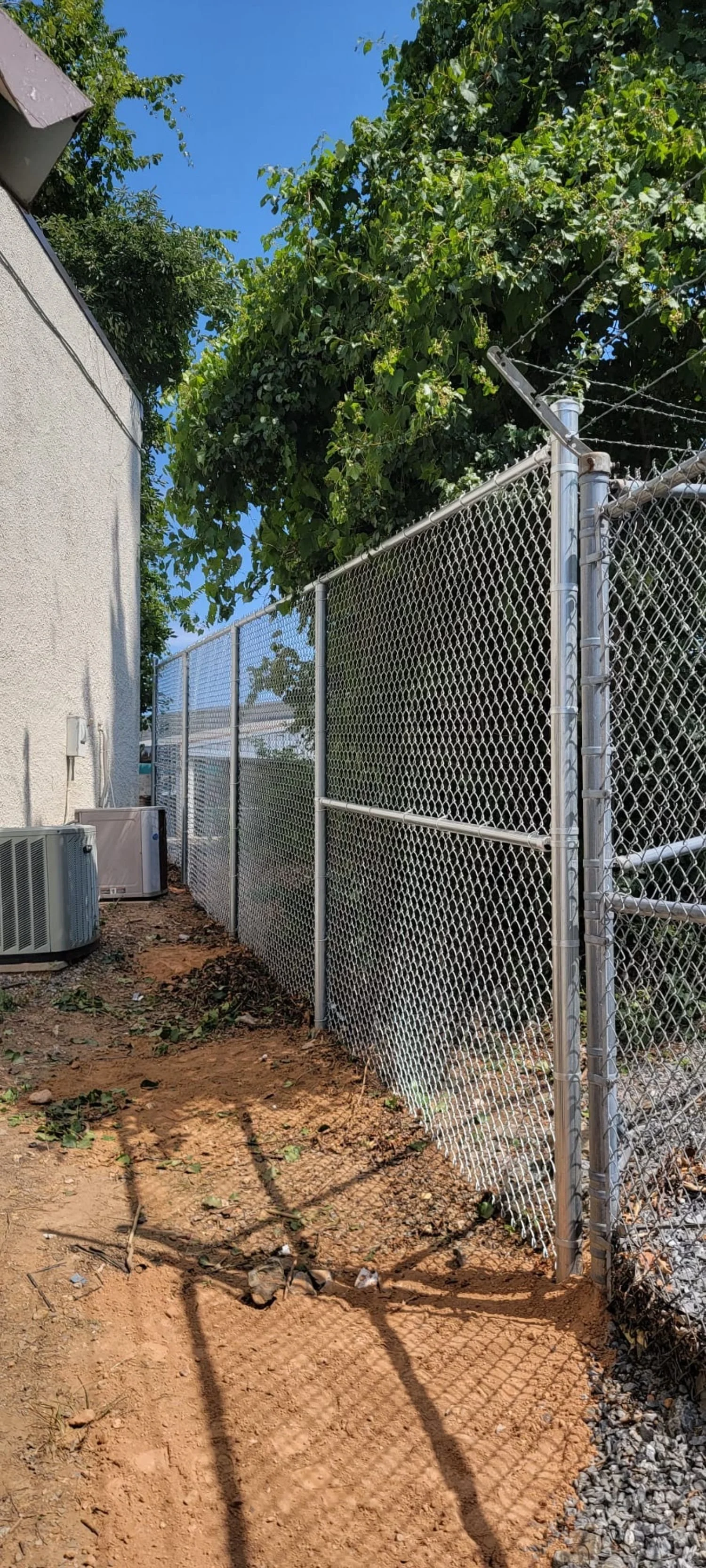 Chainlink Fence Pictures | 🦀 Maryland Decking | Decks, Patios, and Fencing