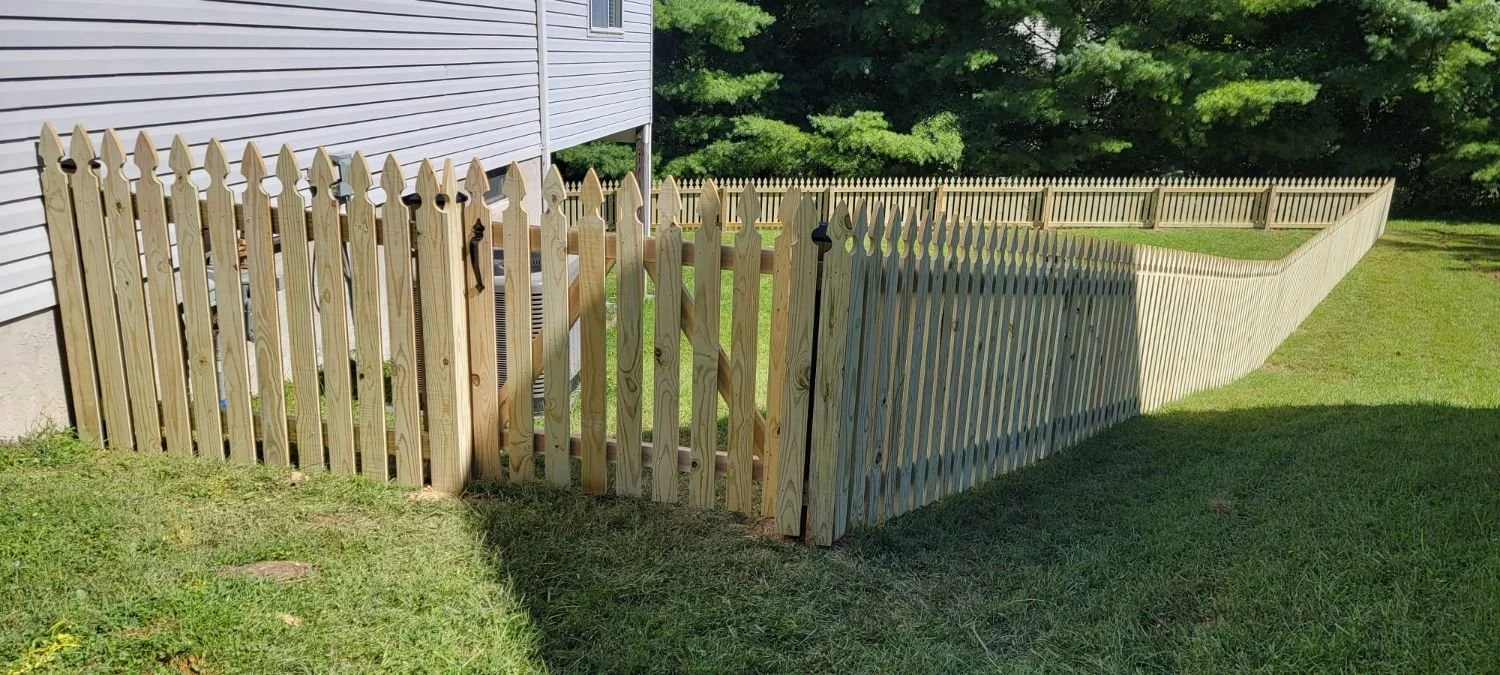 Picket Wood Fence Pictures | 🦀 Maryland Decking | Decks, Patios, and ...