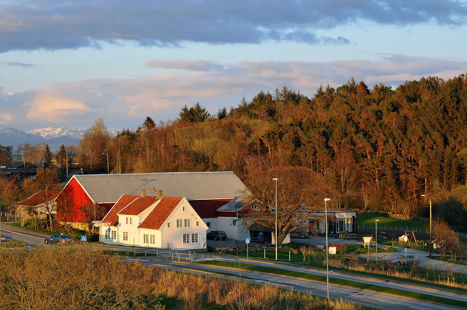Bygningene — Ullandhaug Økologiske Gård