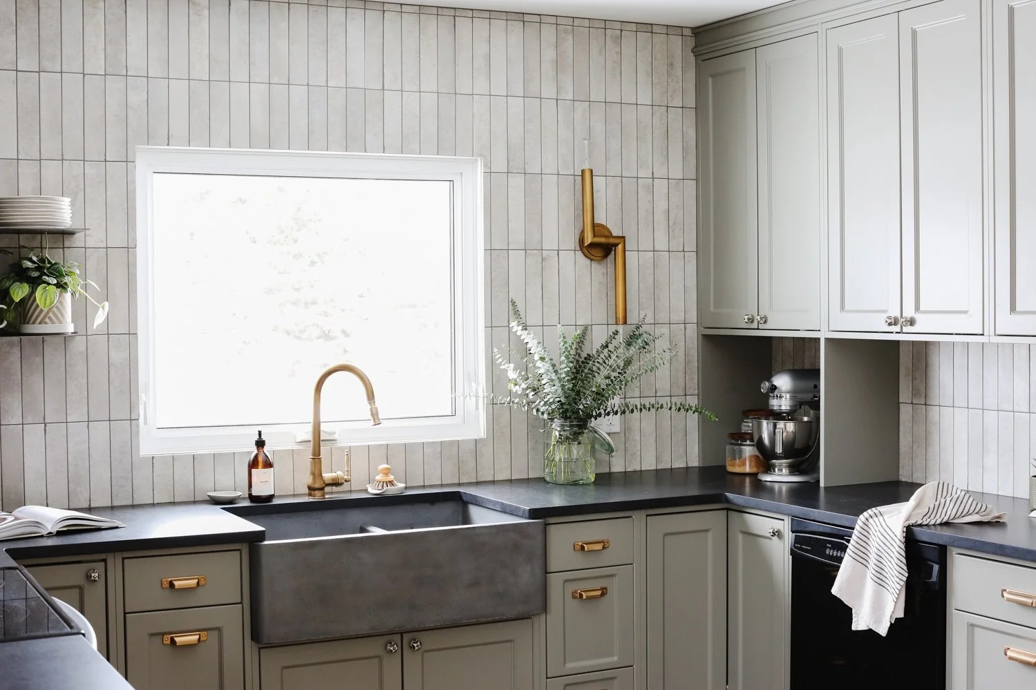 PROJECT REVEAL // Mid Century Farmhouse - Our Kitchen reveal — Farmer's ...