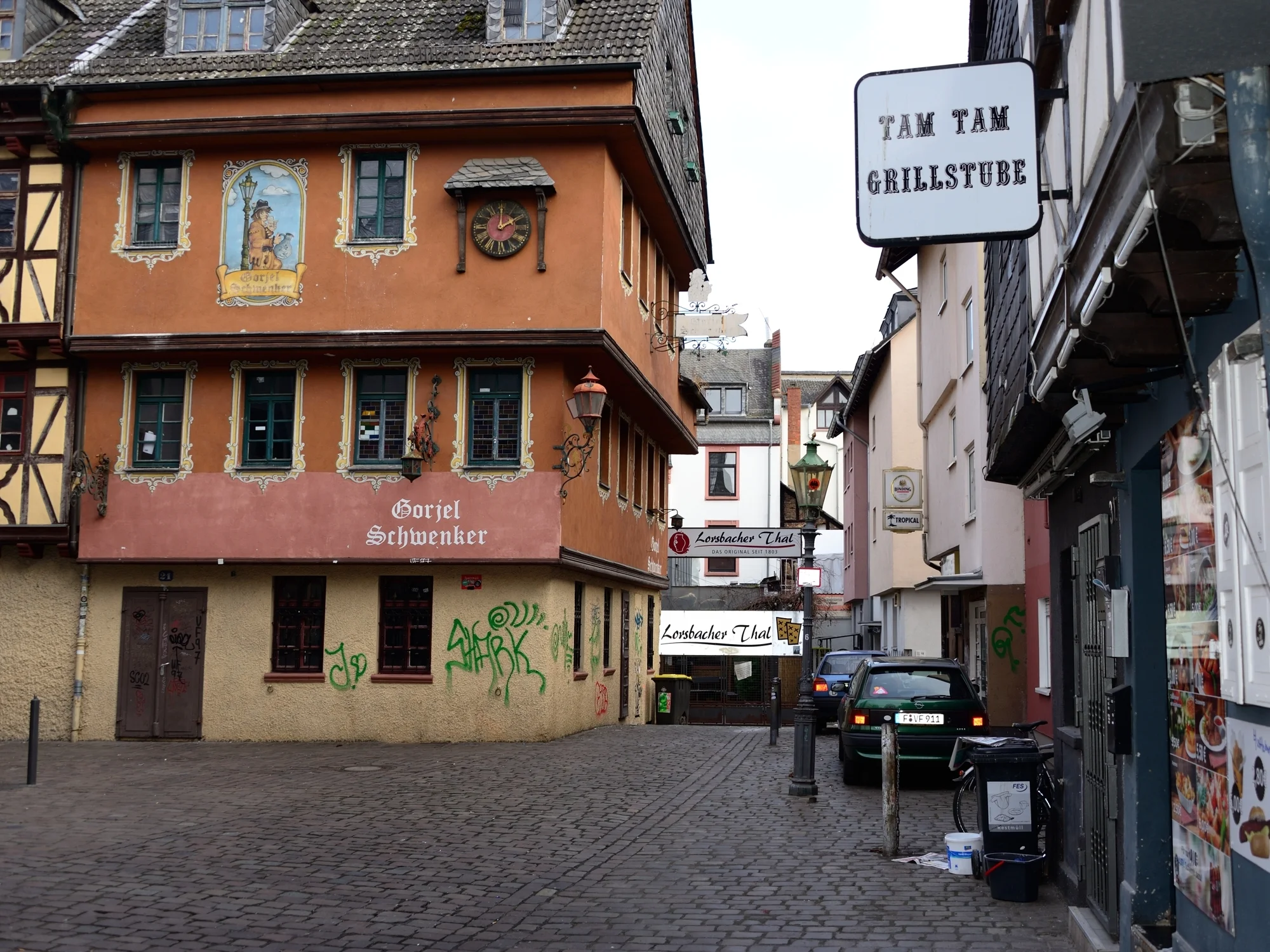 Walking around old Sachsenhausen (Alt Sachsenhausen) — WALK Frankfurt