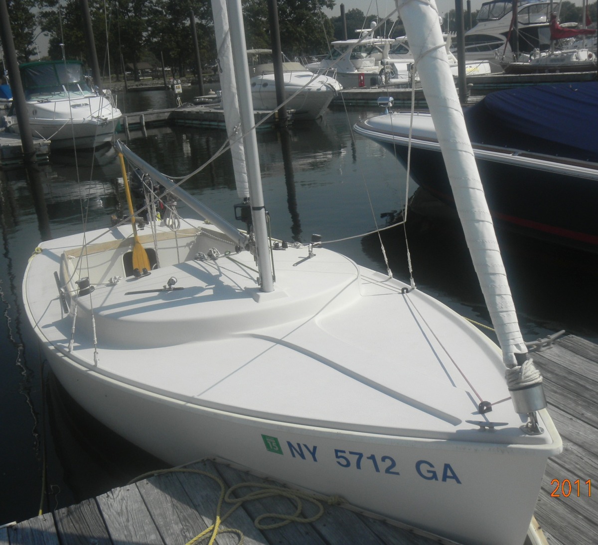 2004 Rhodes 19 Keel Sailboat — Stuart Marine Corp.