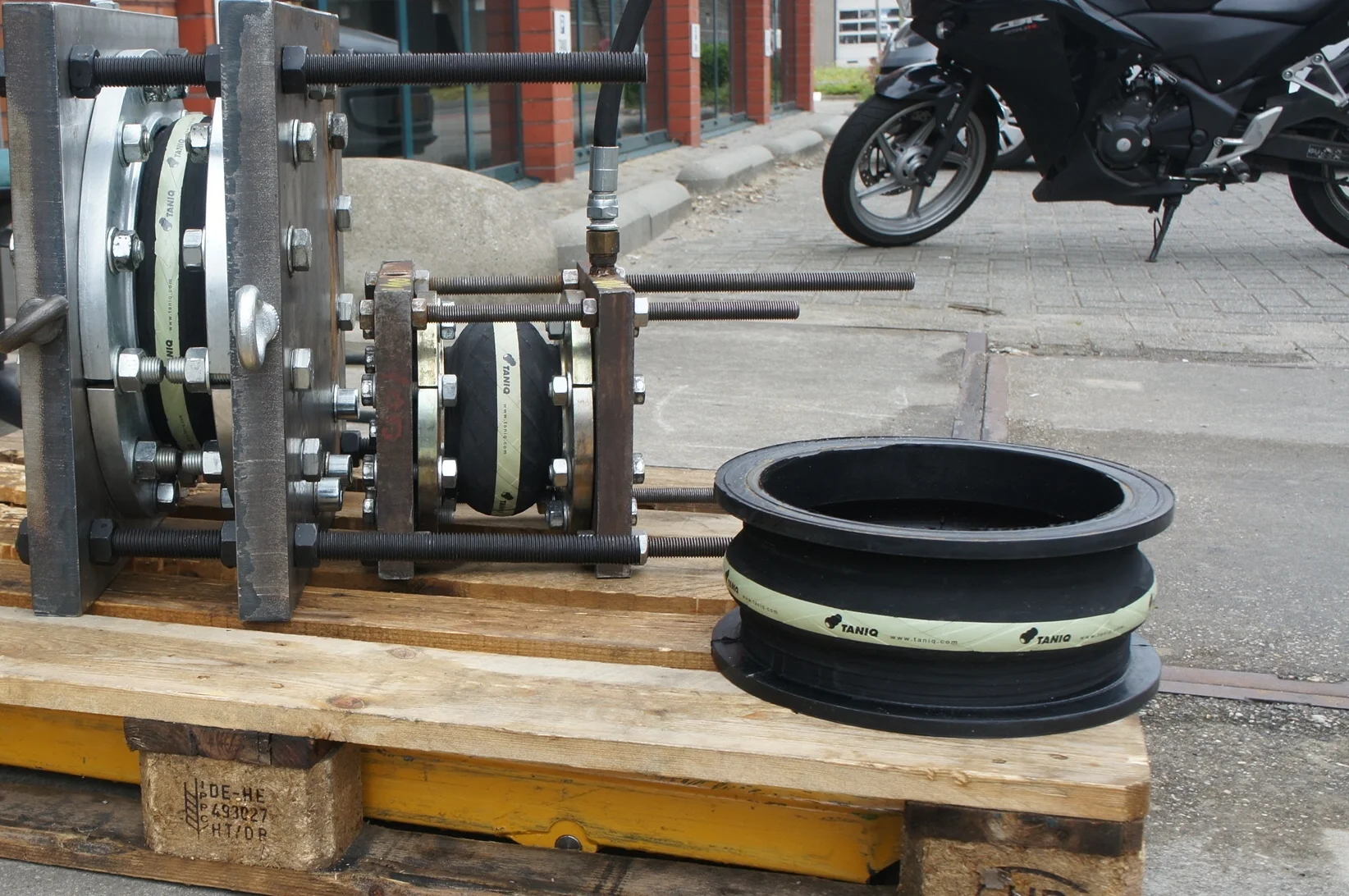 Rubber expansion joints — TANIQ