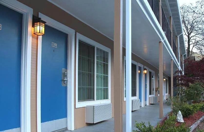 BEFORE and AFTER of a MINI MOTEL MAKEOVER -- TWICE AS NICE :) — Joanne ...