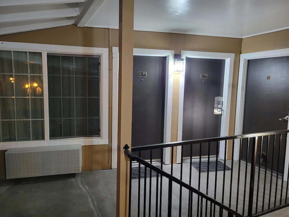 BEFORE and AFTER of a MINI MOTEL MAKEOVER -- TWICE AS NICE :) — Joanne ...