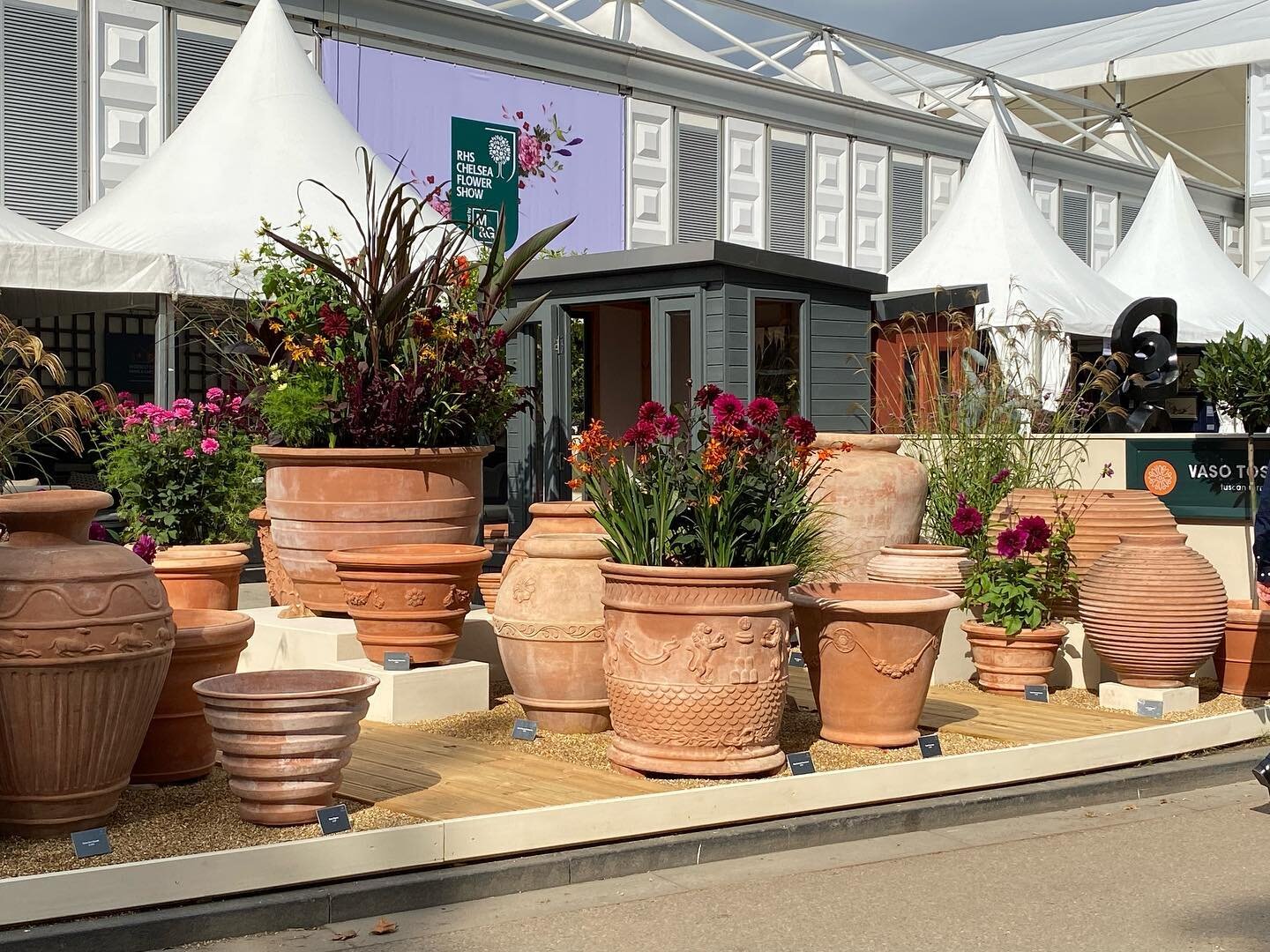 Vaso Toscano Italian terracotta pots and planters Vaso Toscano