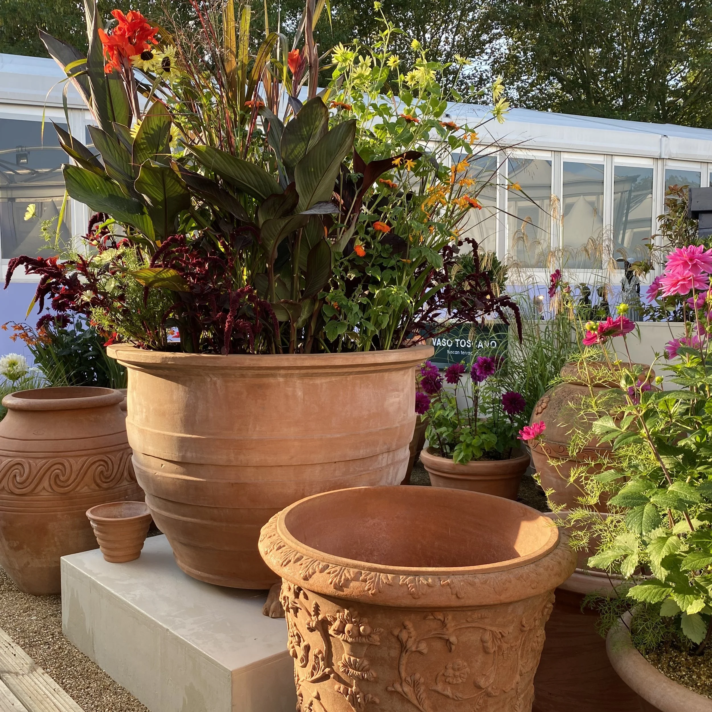 Vaso Toscano Italian terracotta pots and planters— Vaso Toscano