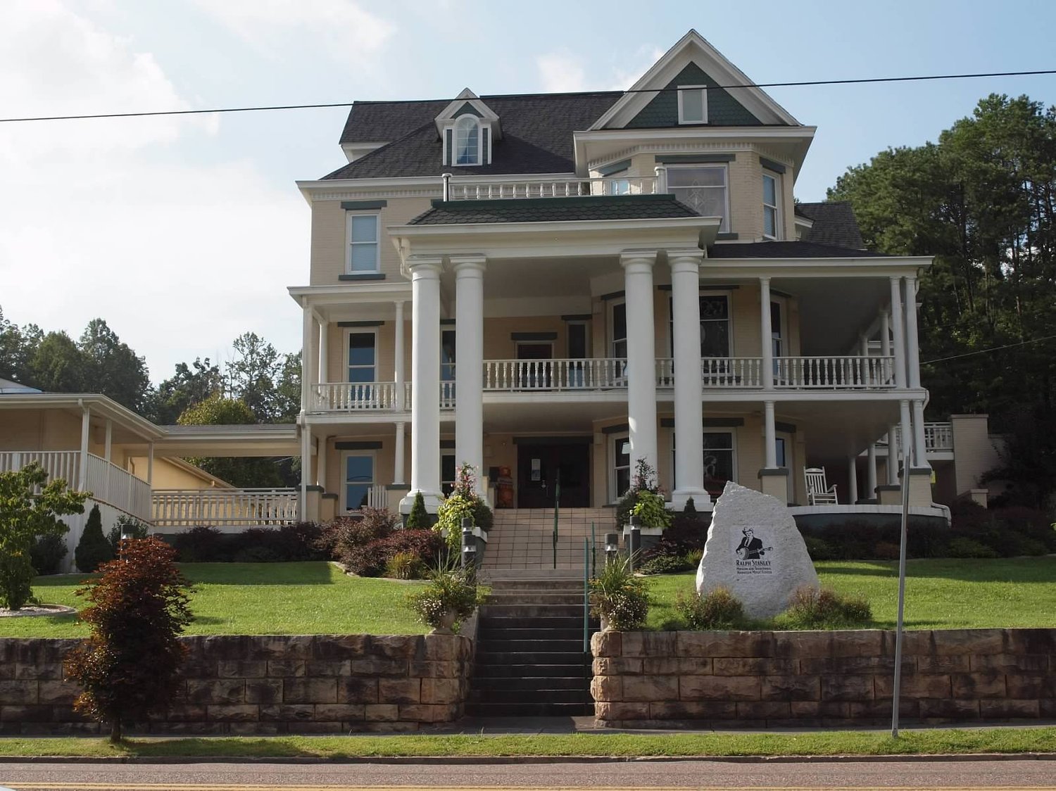 Ralph Stanley Museum — Town of Clintwood