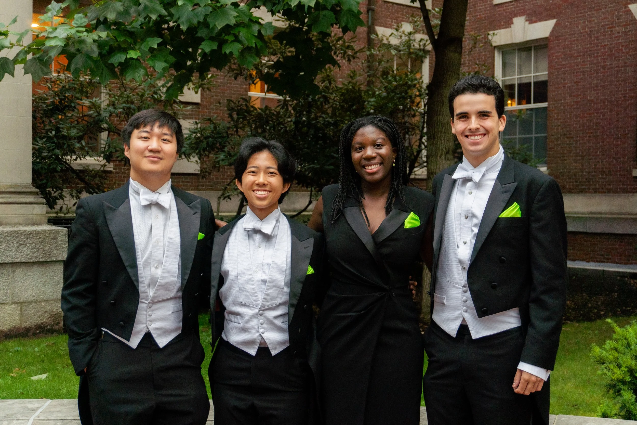 Meet the Dins — The Harvard Din & Tonics