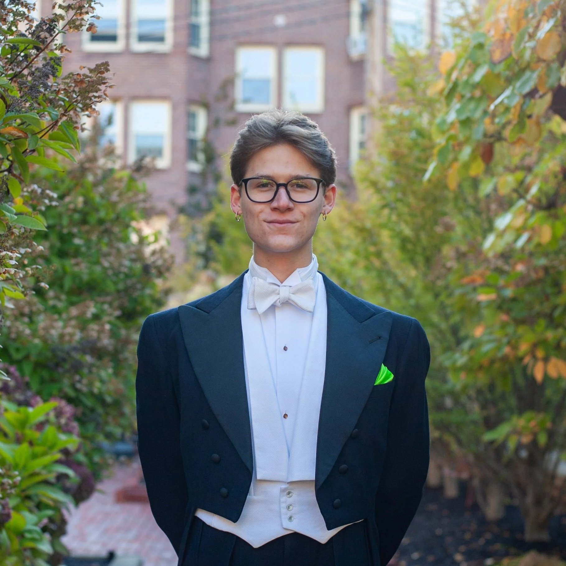 Meet the Dins — The Harvard Din & Tonics