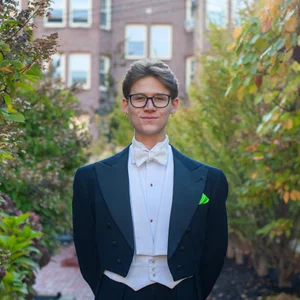 Meet the Dins — The Harvard Din & Tonics