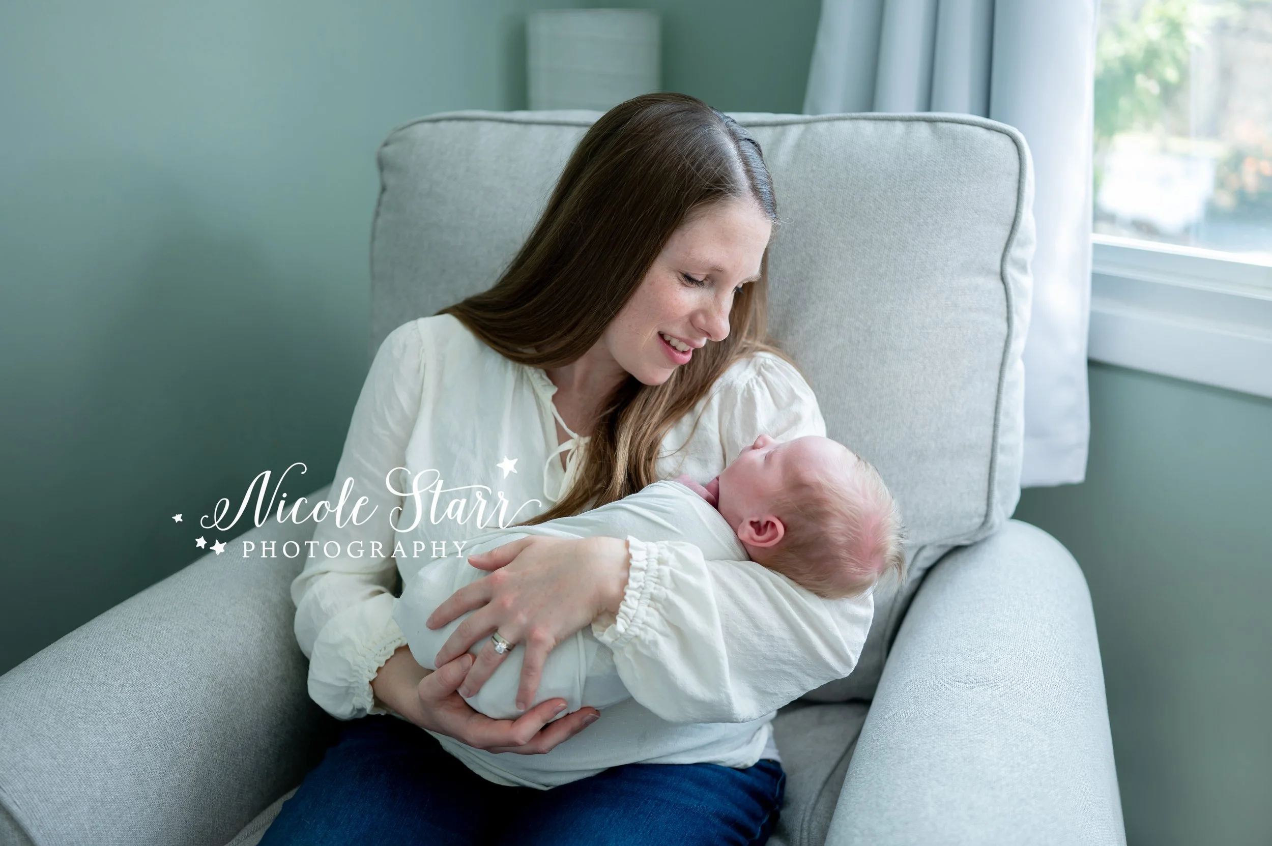 In-Home Holiday Lifestyle Newborn Session at Christmastime — Saratoga ...