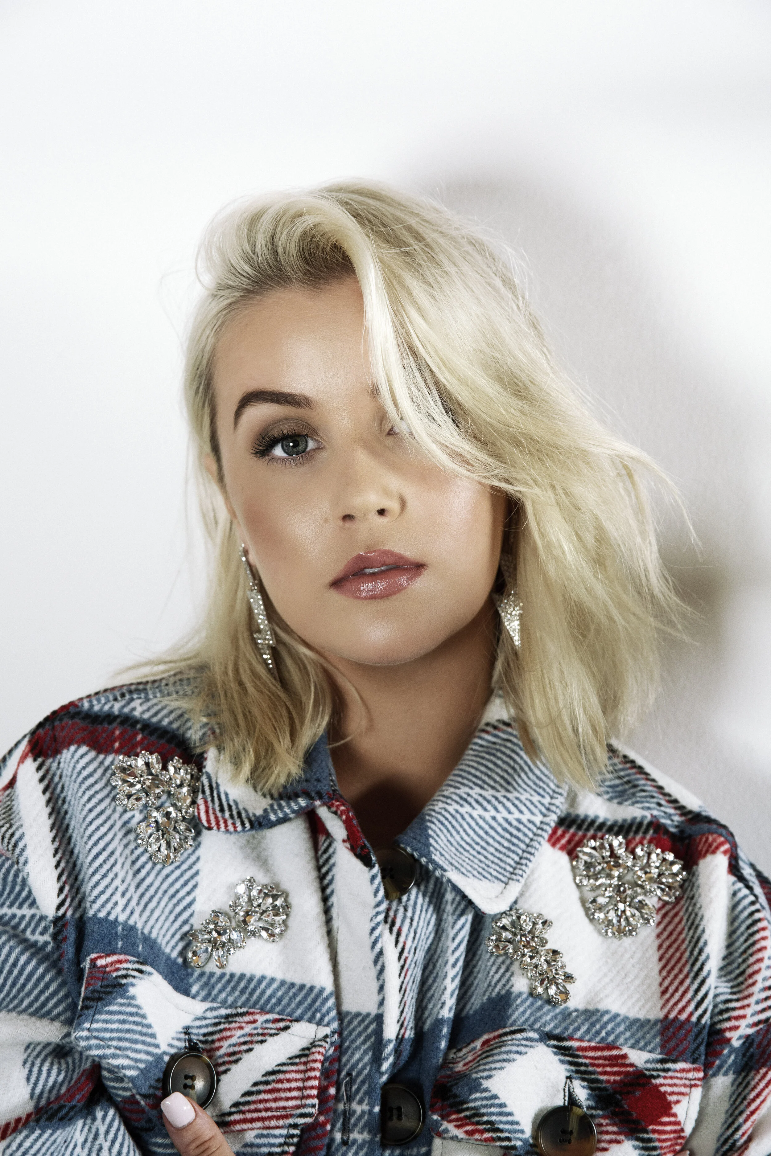 Looks Aren't Everything: Dublin's "Don't Call Me Pretty" Singer Aimée ...