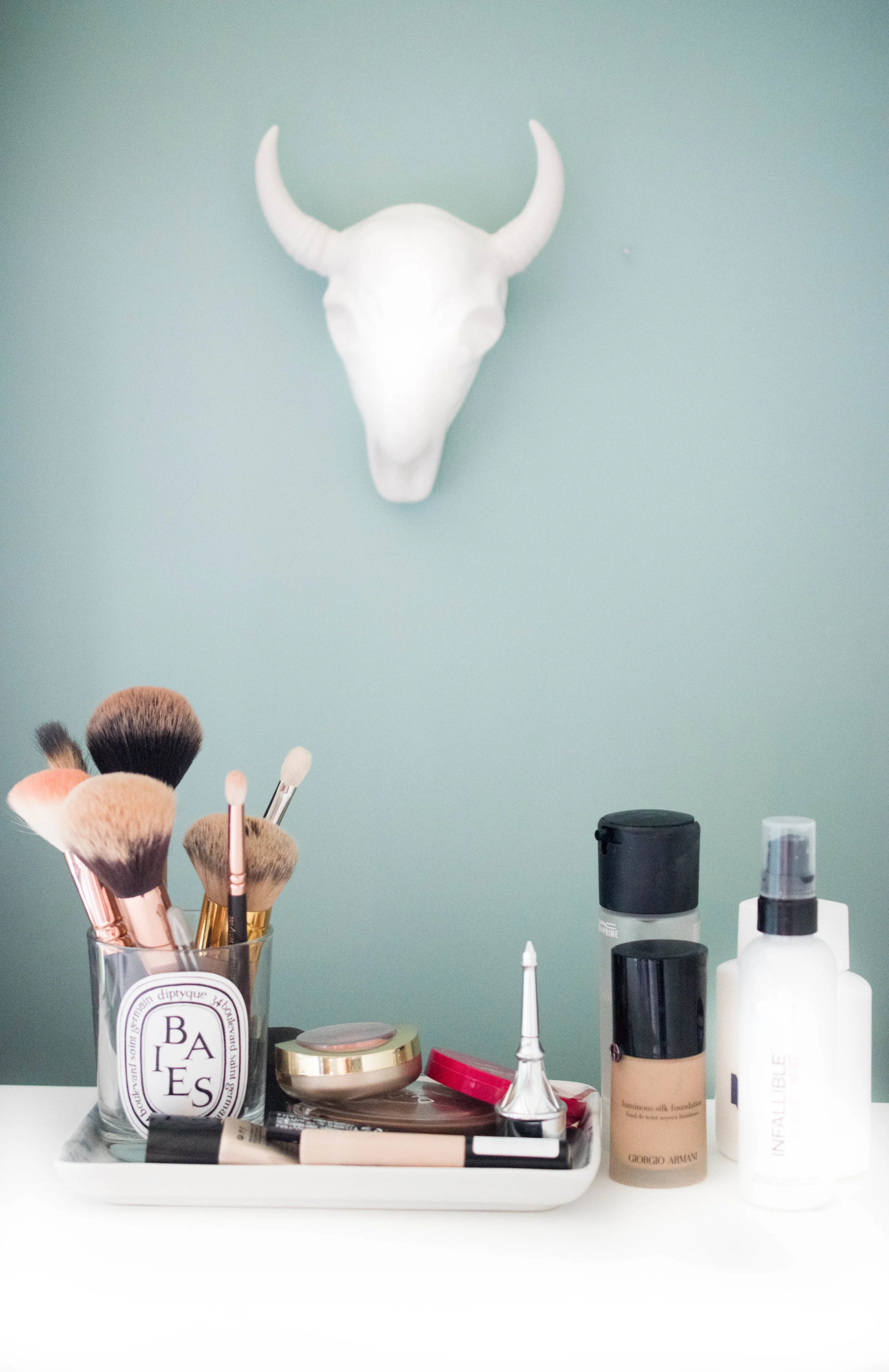 My New Makeup Set Up + Everyday Makeup Favourites — Life of Ellie Grace ...