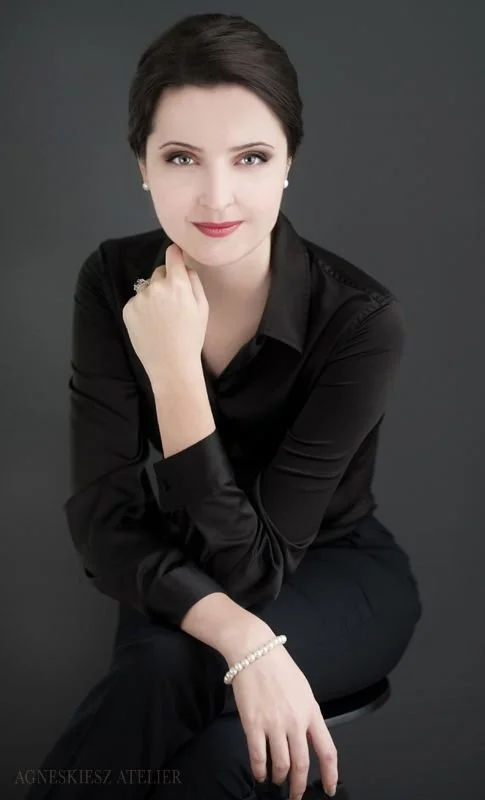 6 Iconic All Black Outfits for your Brand Photoshoot — PURE studios