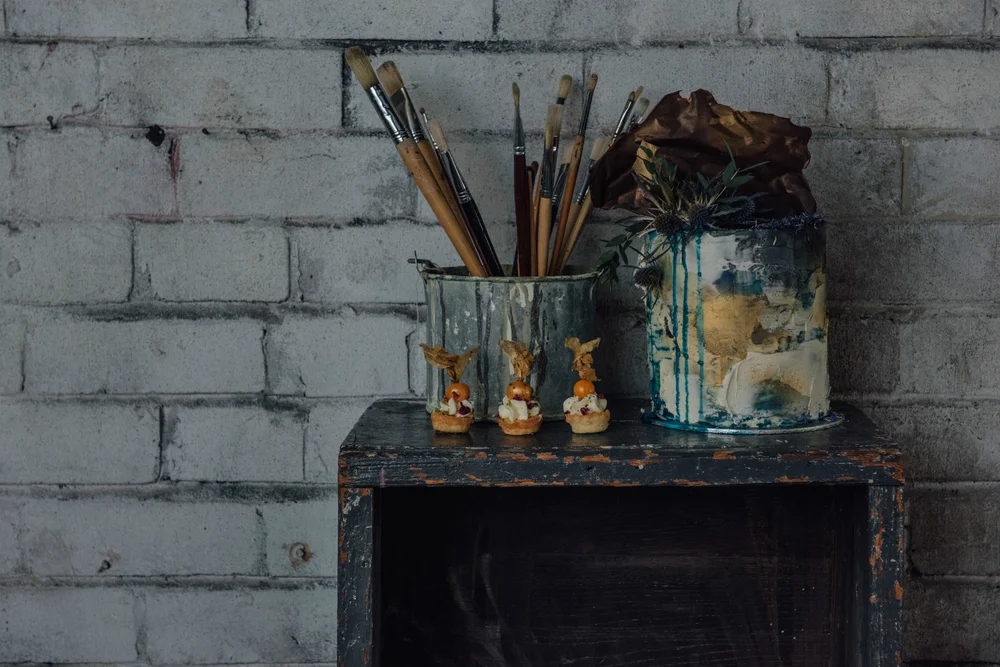 MOLLIE’S AHHTOOTS PHOTOSHOOT — Vintage and Antique Decorative Interiors