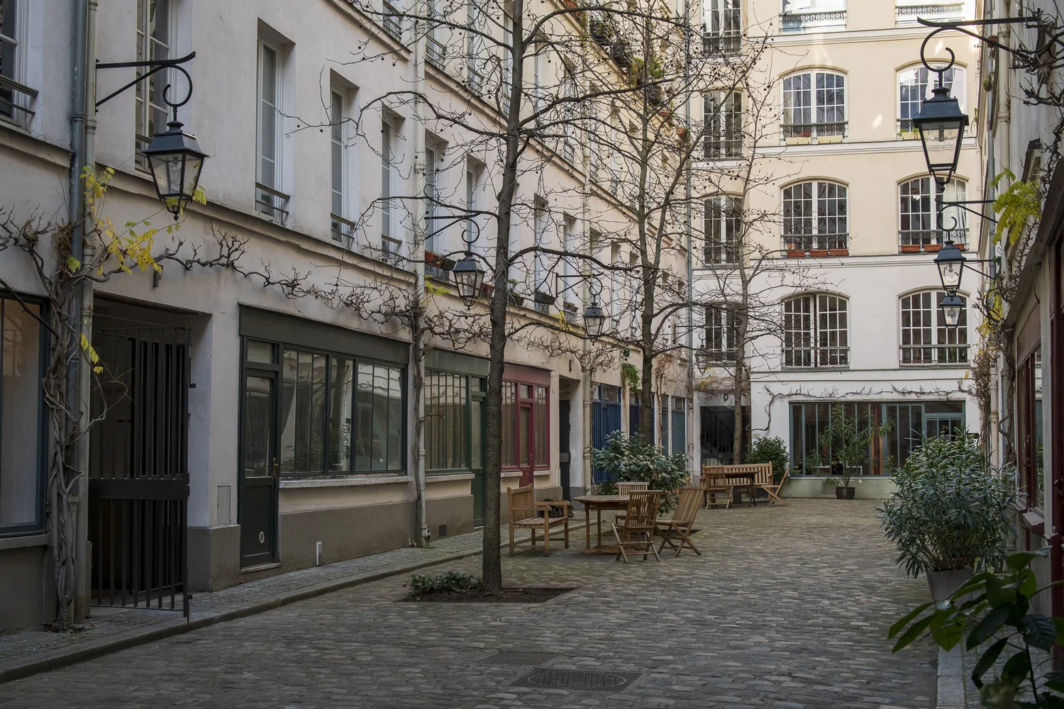 Hidden Courtyards of Bastille — Aperture Tours