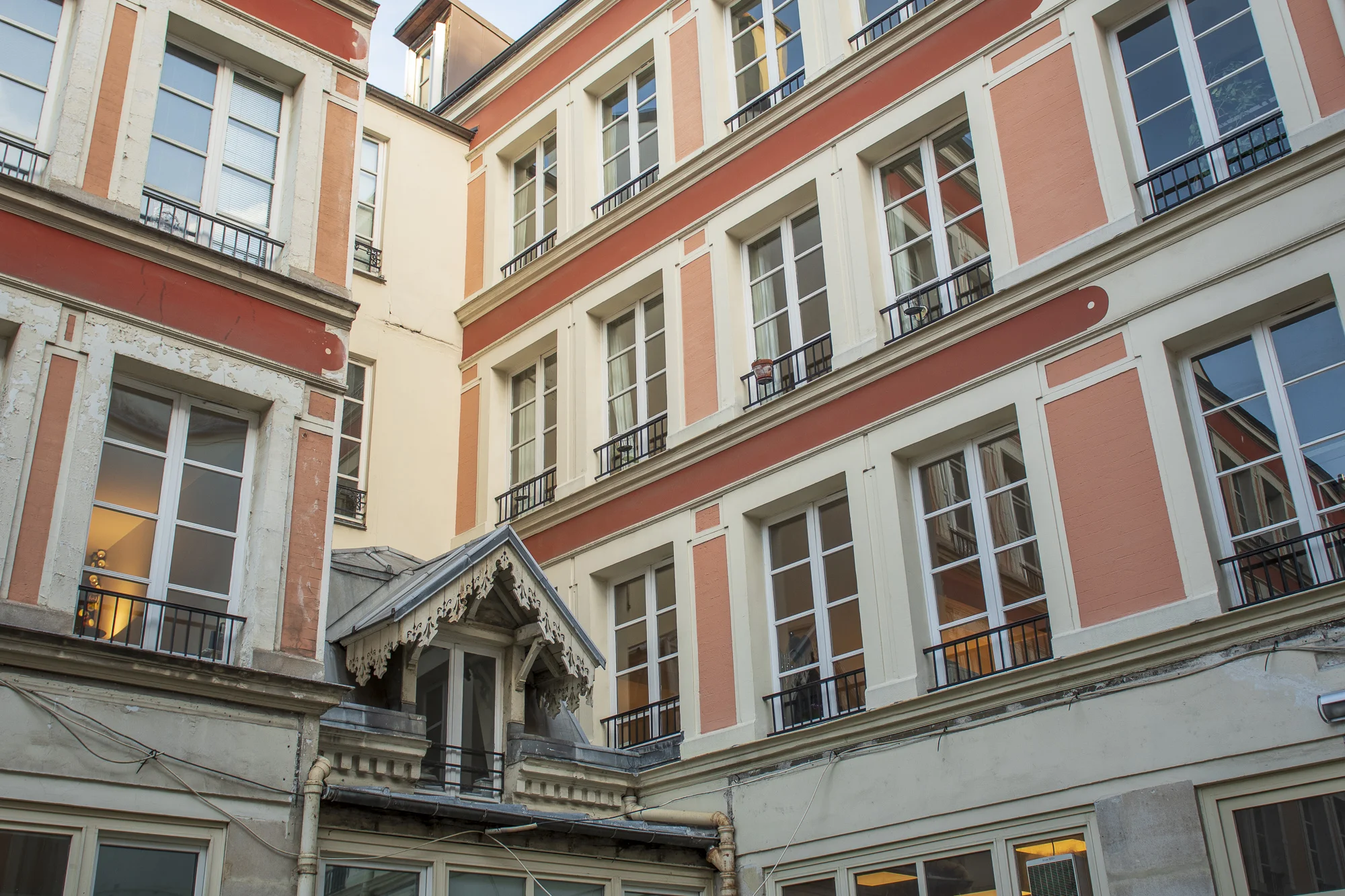 Hidden Courtyards of Bastille — Aperture Tours