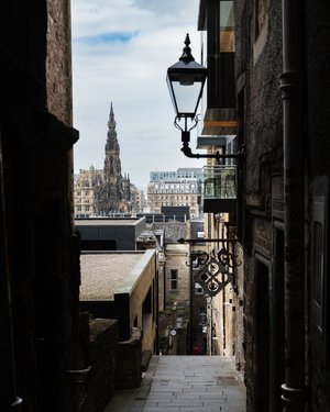 The Closes along Edinburgh's Royal Mile — Aperture Tours