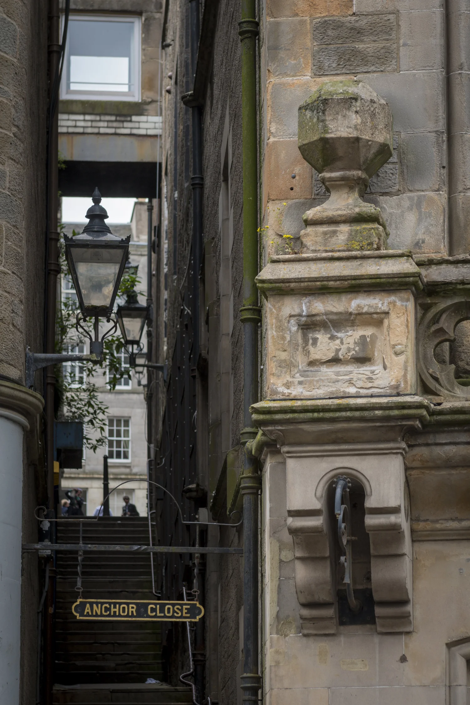 The Closes along Edinburgh's Royal Mile — Aperture Tours