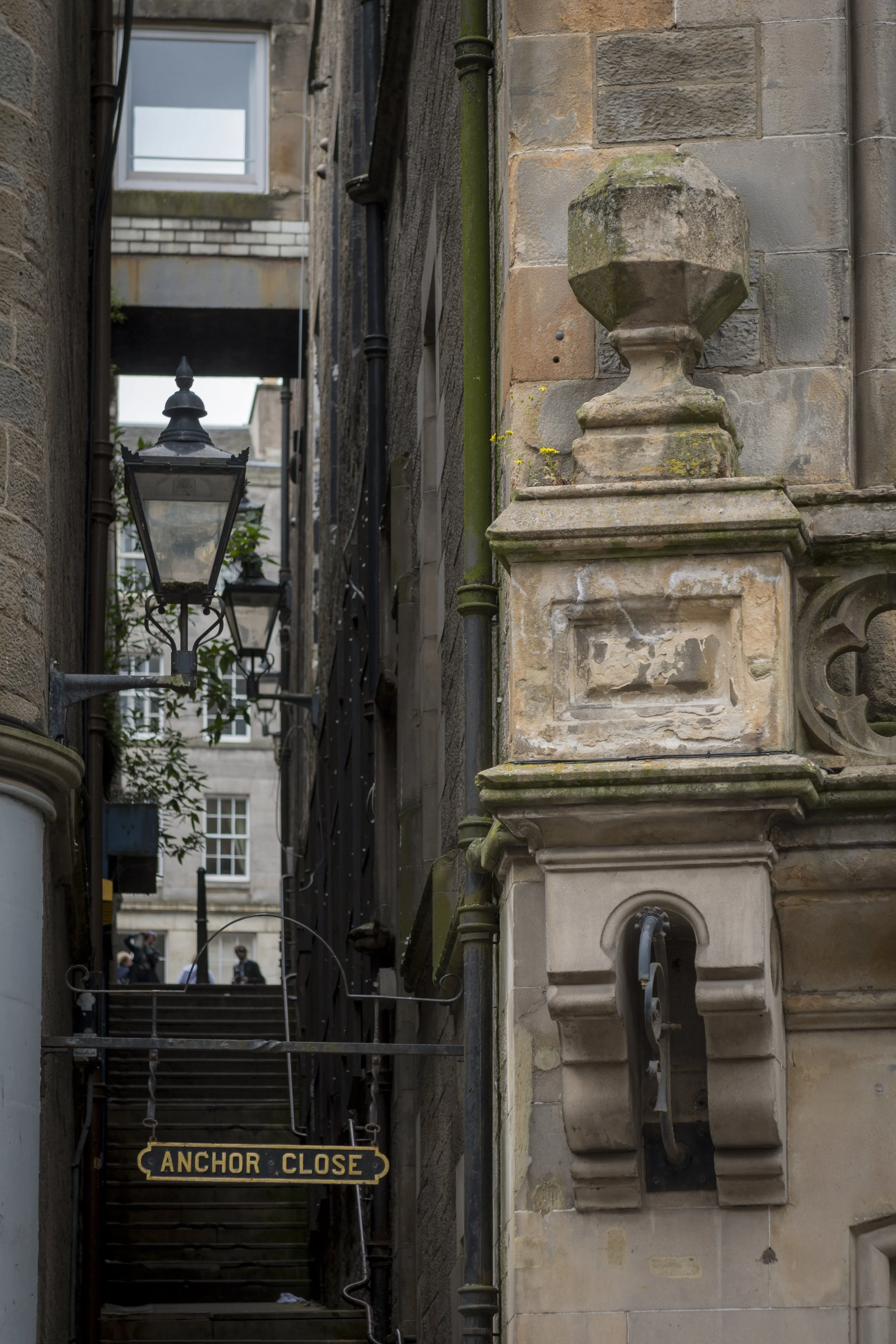 The Closes along Edinburgh's Royal Mile — Aperture Tours