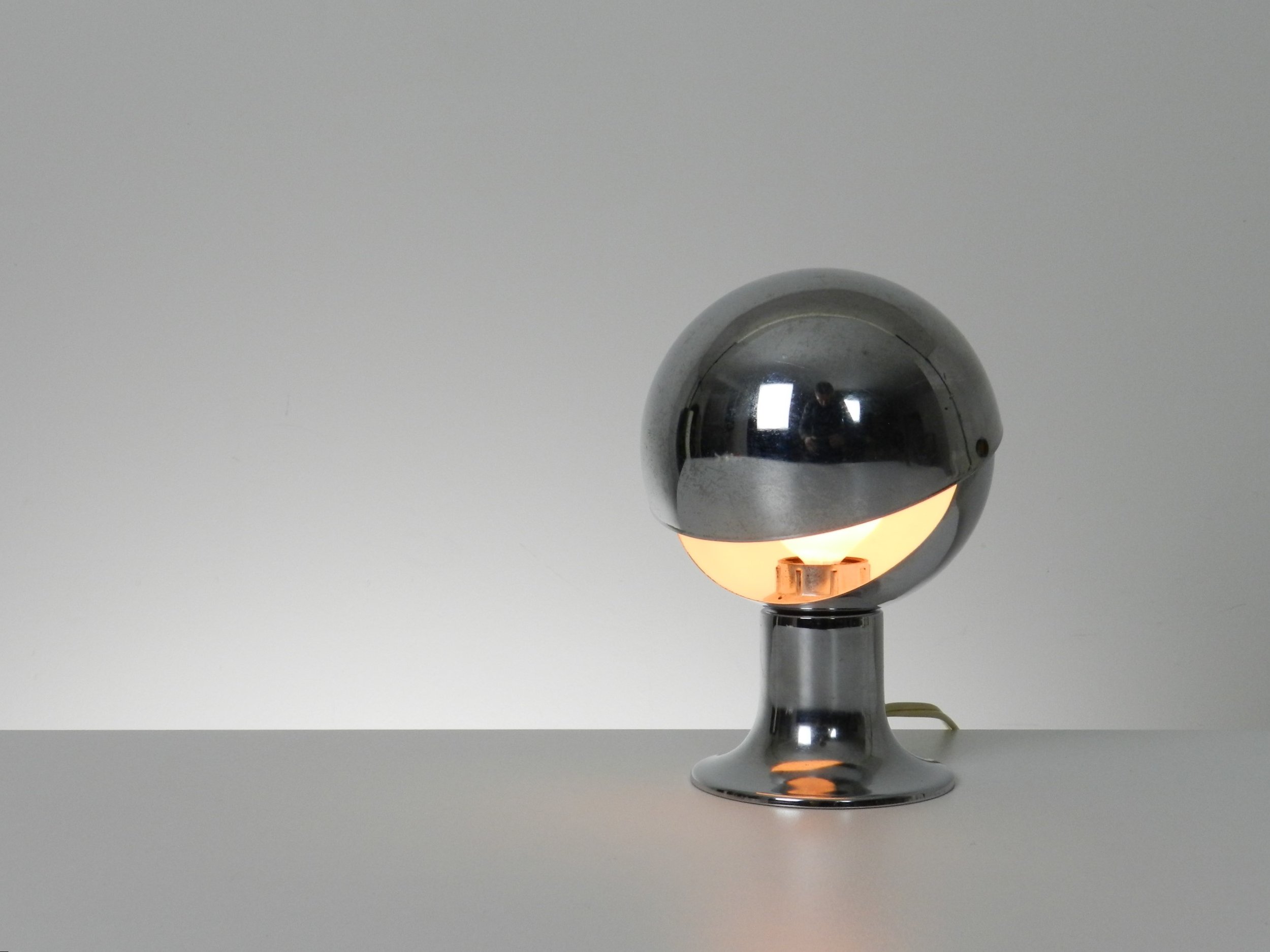 Space age vintage chrome eclipse table lamp. 1970s. — zig zag