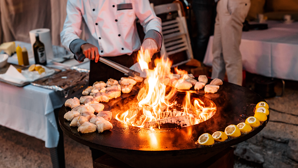 The Best Firepit Ideas for Outdoor Restaurant Seating & Spaces — The Rail