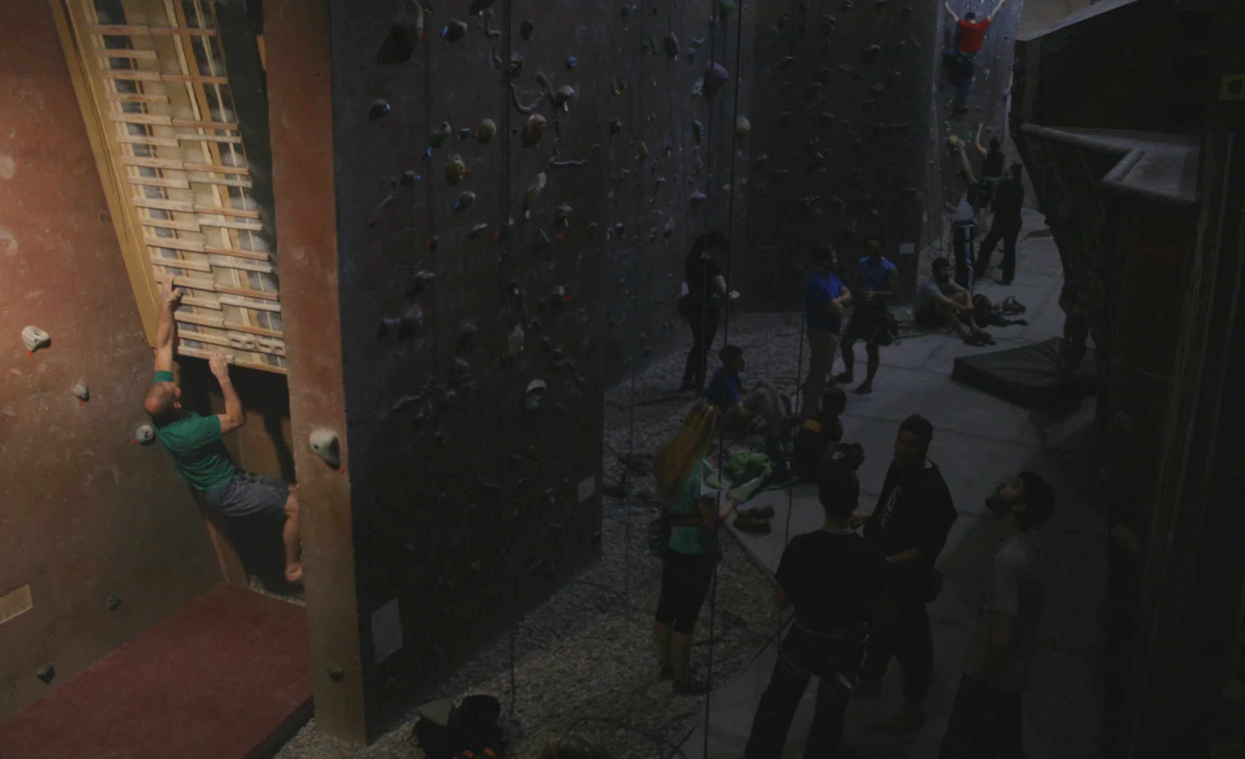 How to Train Endurance in a Crowded Climbing Gym | Articles