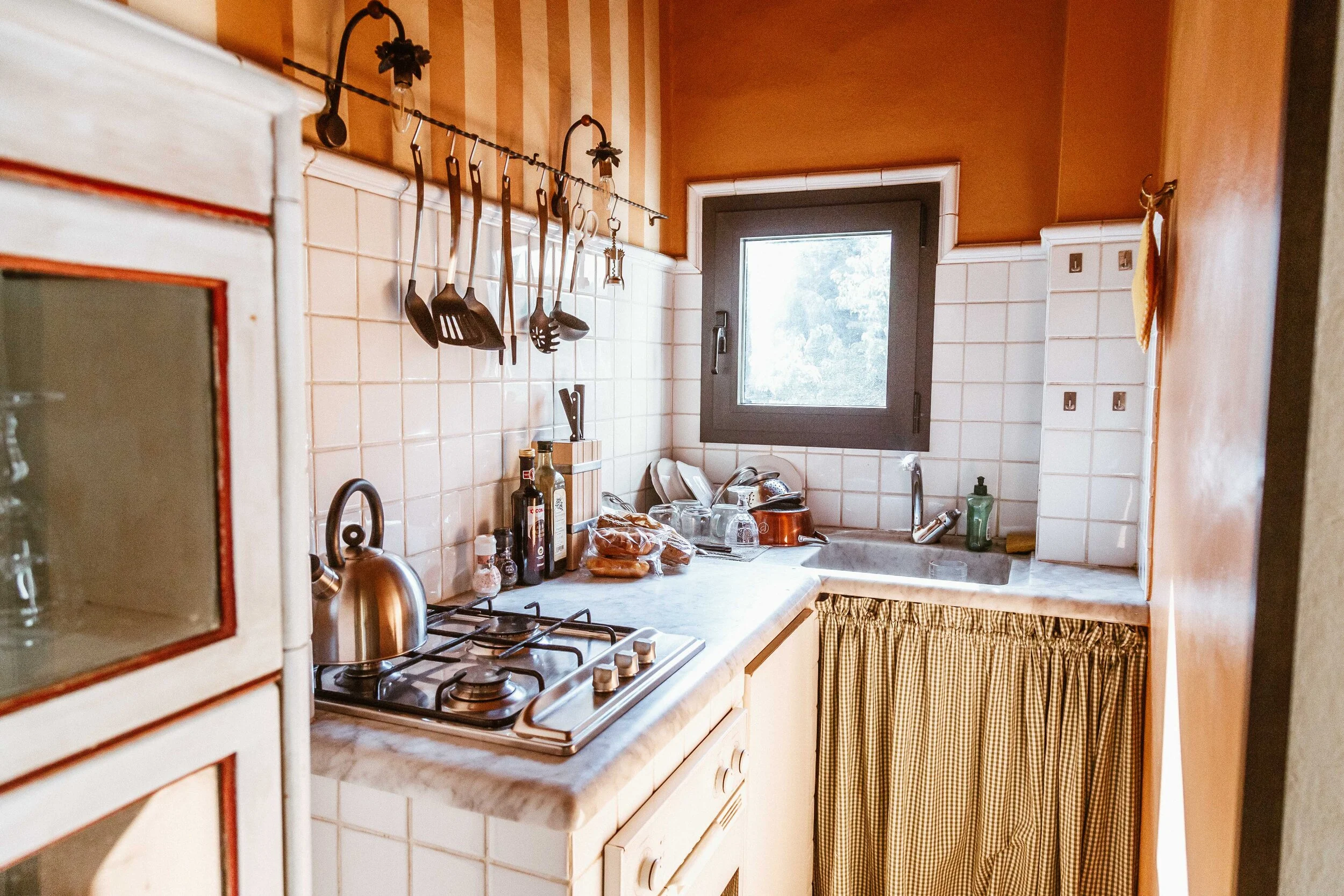 Cosy Italian Kitchen & Dining area — Brantuo Studio