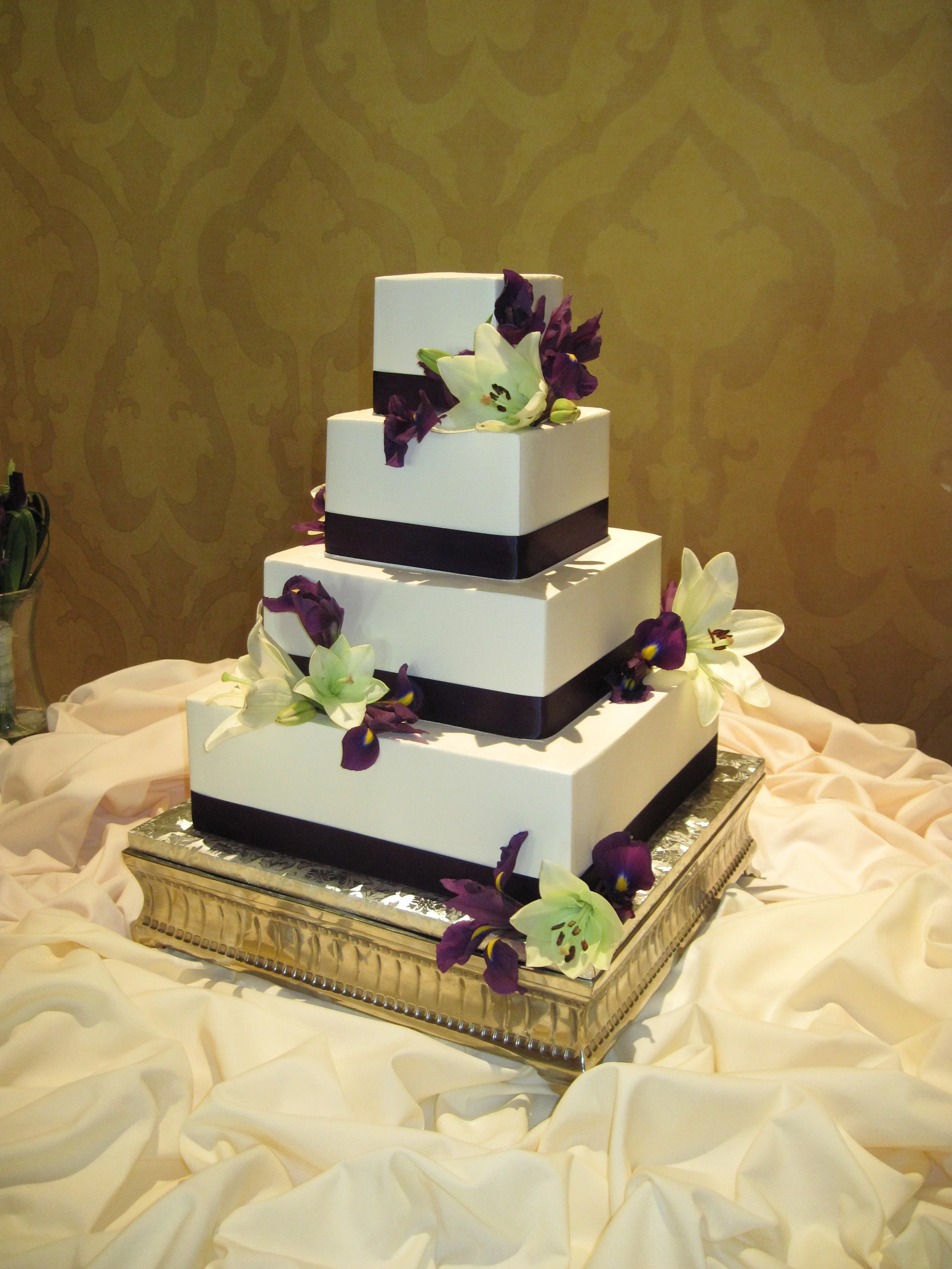 Wedding Cake Bakery in Bellevue & Seattle WA | Cakes By Crème de la Crème
