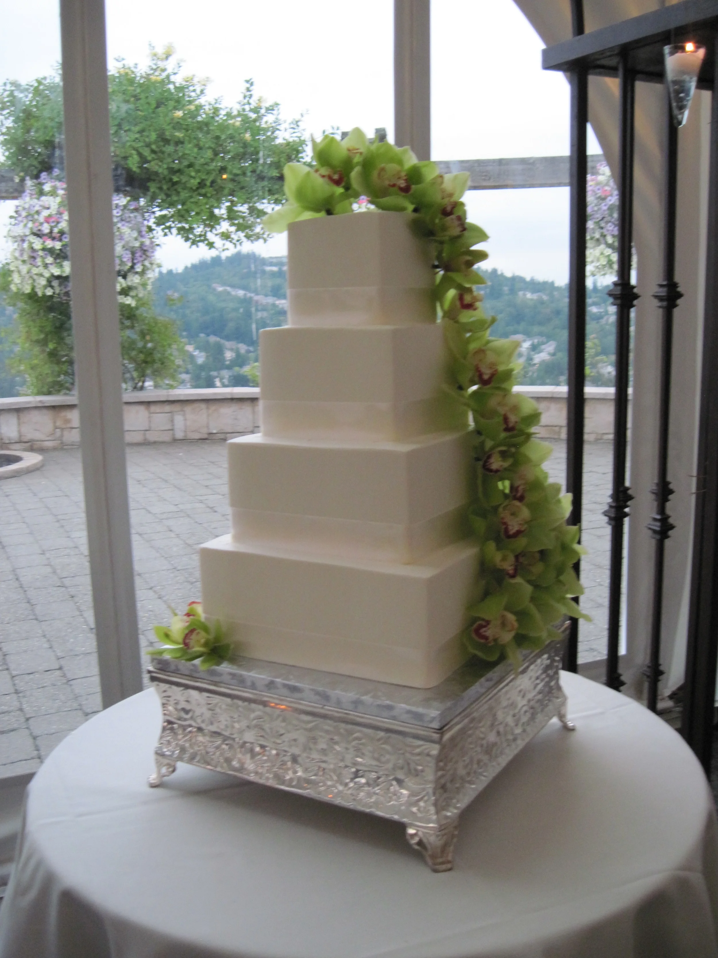 Wedding Cake Bakery in Bellevue & Seattle WA | Cakes By Crème de la Crème