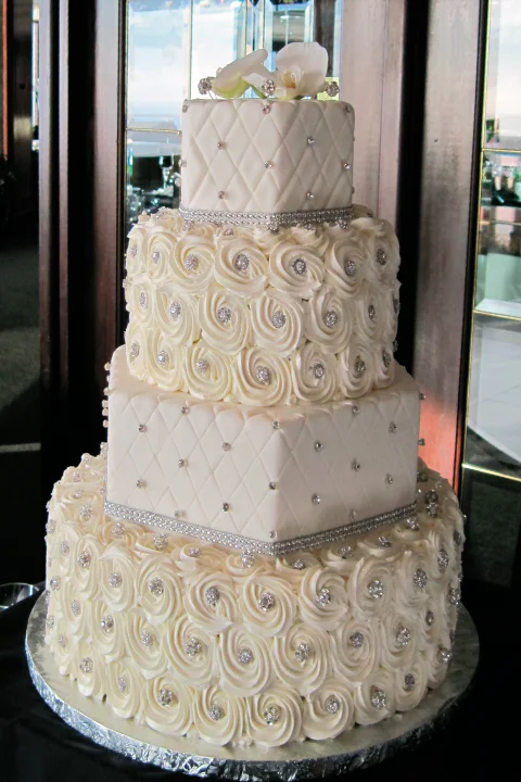 Wedding Cakes, Anniversary Cakes & Cupcake Trays in Seattle WA | Cakes ...