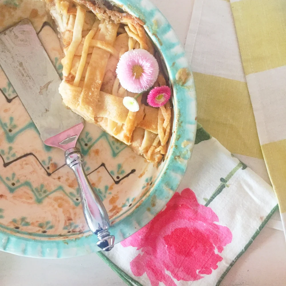 award winning apple pie (and it's super simple to make!) — Hey! It's Teresa