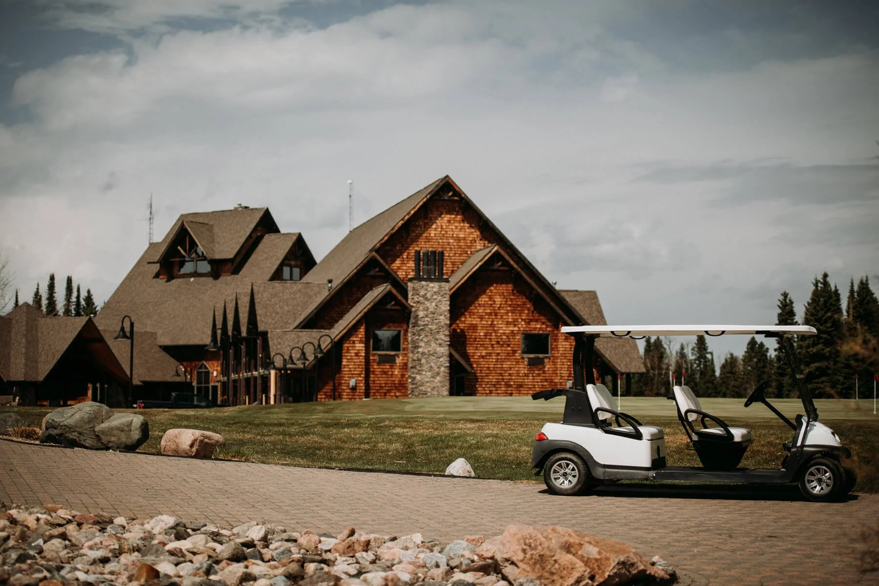 Careers — Elk Ridge Resort | Waskesiu Lake Area Hotel & Resort